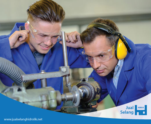 Mesin Industri Bising ? Ini Tipsnya Biar Aman Saat Bekerja