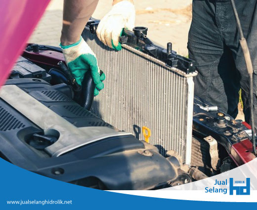 Begini 2 Cara Membersihkan Radiator Alat Berat